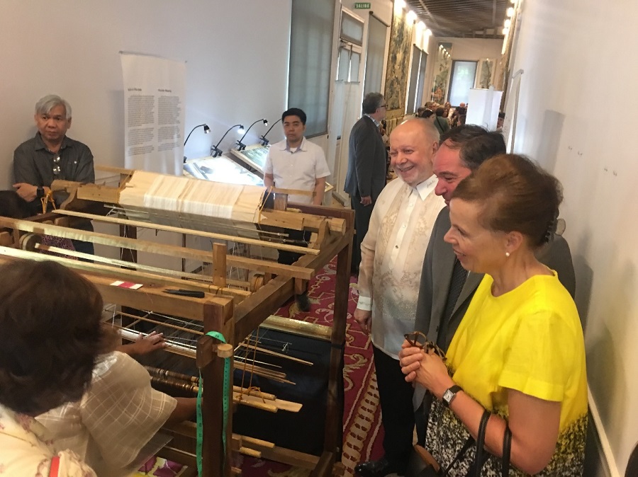 Piña-Seda Exhibit Opens at the Historical Real Fabrica de tapices in ...