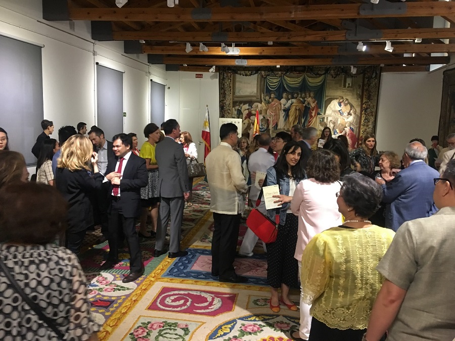 Piña-Seda Exhibit Opens at the Historical Real Fabrica de tapices in ...